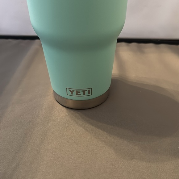 Yeti | Kitchen | Yeti Aqua Tumbler With Plastic Lid | Poshmark